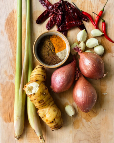 Thai Yellow Coconut Curry | Munching with Mariyah